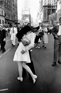 VJ Day Kiss Times Square: Eisenstaedt's Iconic 1945 Photo